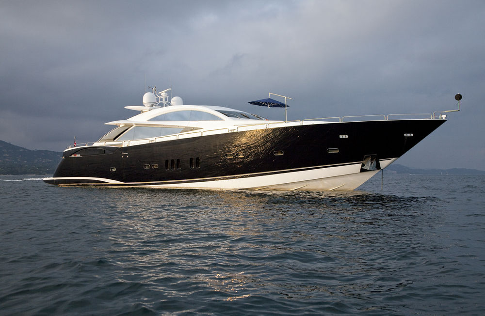 Yacht CASINO ROYALE, Sunseeker Predator 108 | CHARTERWORLD Luxury Superyacht Charters
